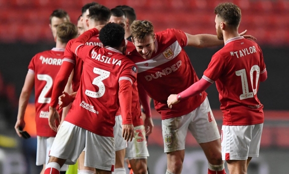 Robins running red hot ahead of Rangers visit — Interview - Queens Park ...